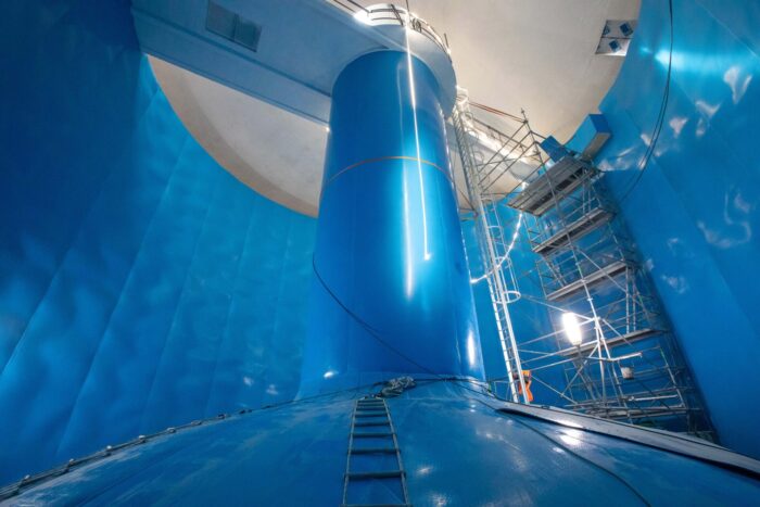 SADE defies the heights... - SADE